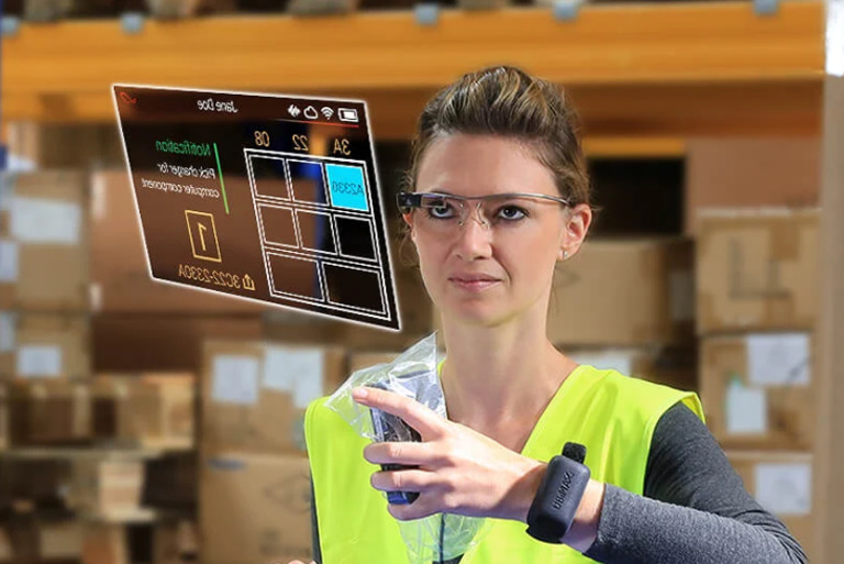 Was ist Pick-by-Vision? Kommissionieren mithilfe smarter Datenbrillen